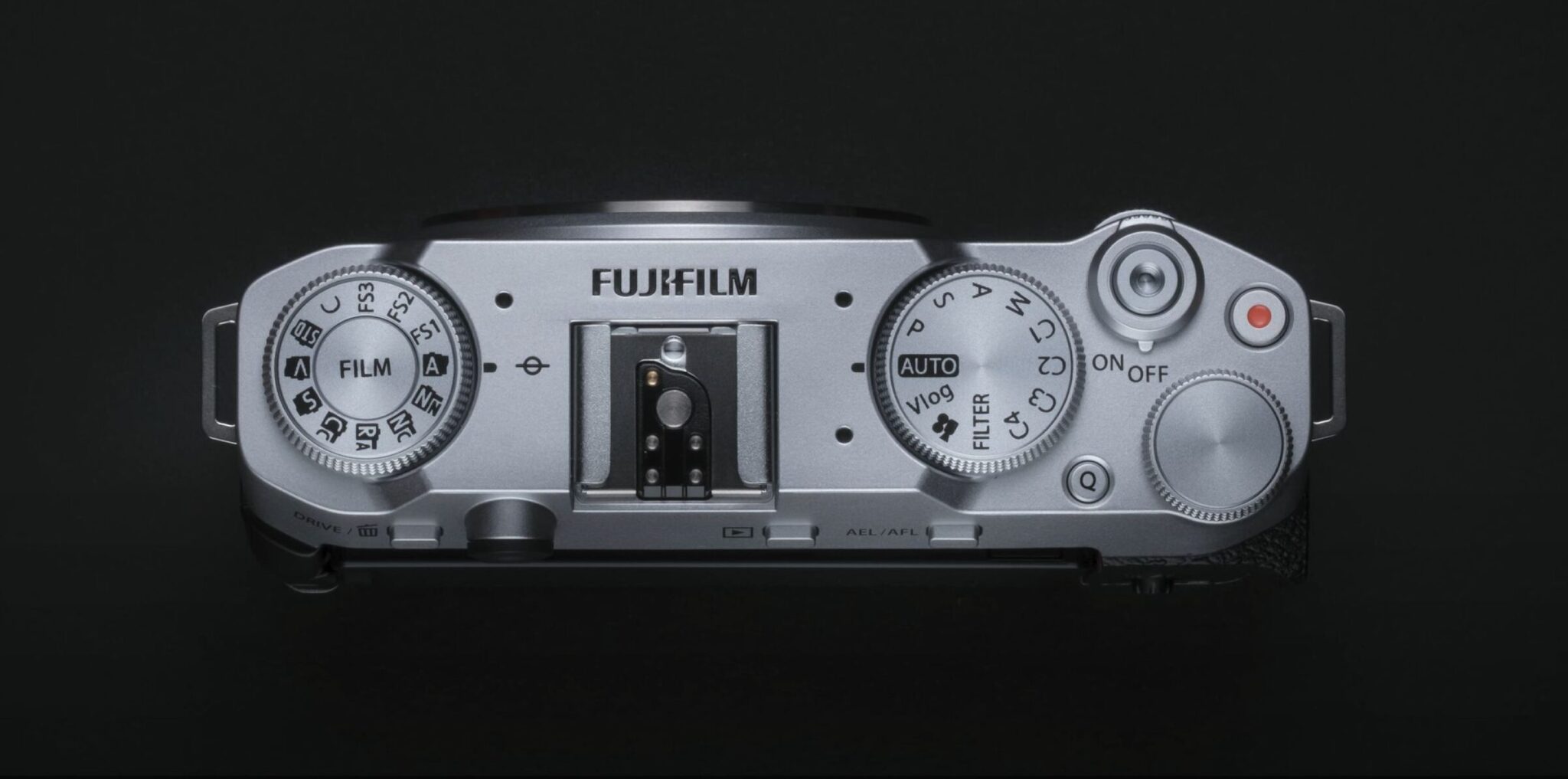 『小さい軽いは正義』Fujifilm X-M5とX-E4の違いをピックアップ | 従来より9g軽量でXシリーズ最軽量 - PotaMega