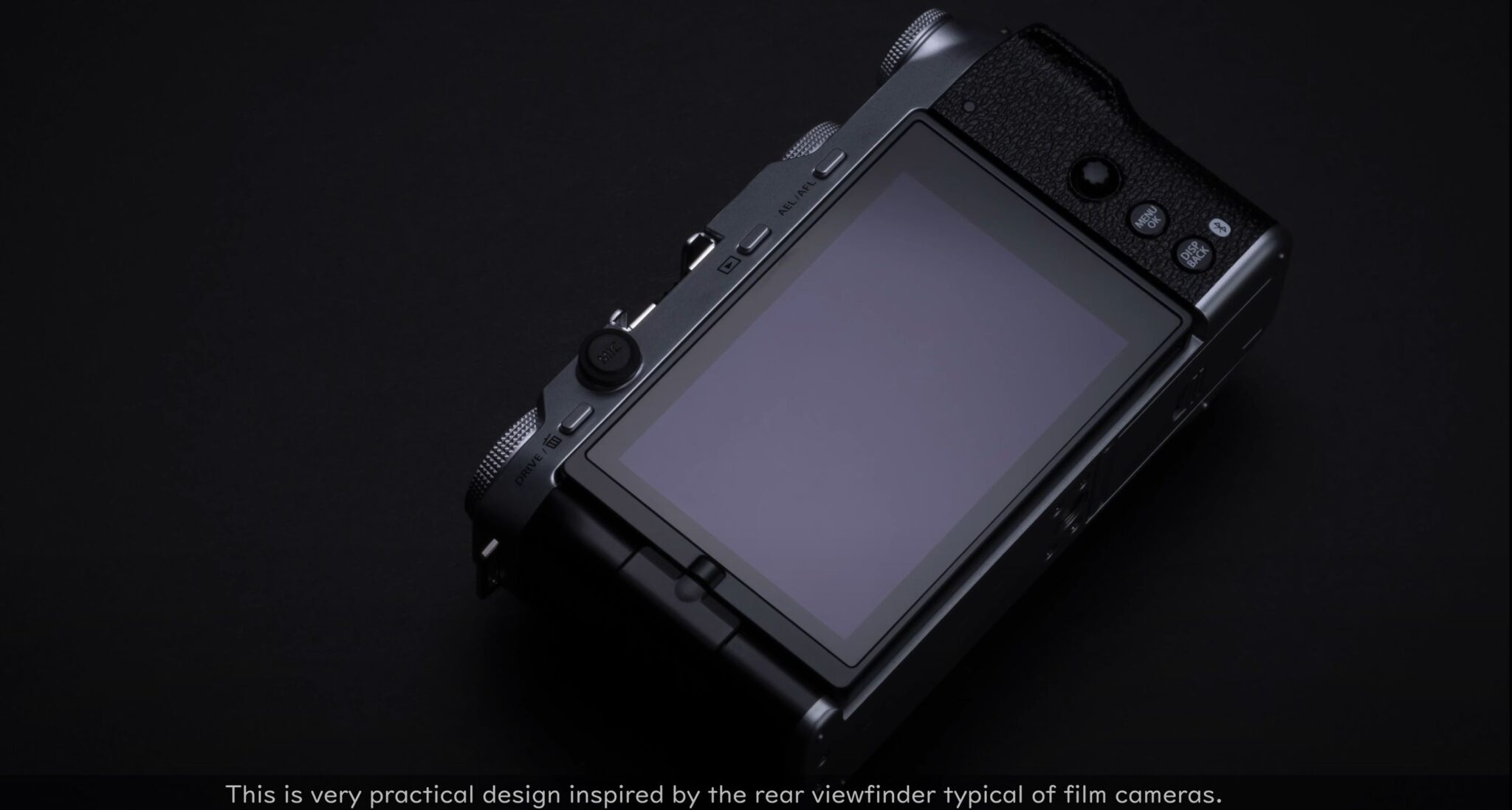 『小さい軽いは正義』Fujifilm X-M5とX-E4の違いをピックアップ | 従来より9g軽量でXシリーズ最軽量 - PotaMega